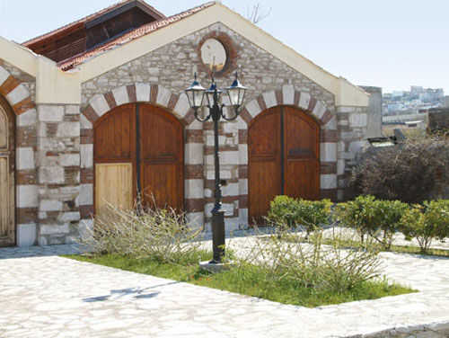 ΠΕΡΙΗΓΗΣΗ ΣΤΟ ΛΑΥΡΙΟ
